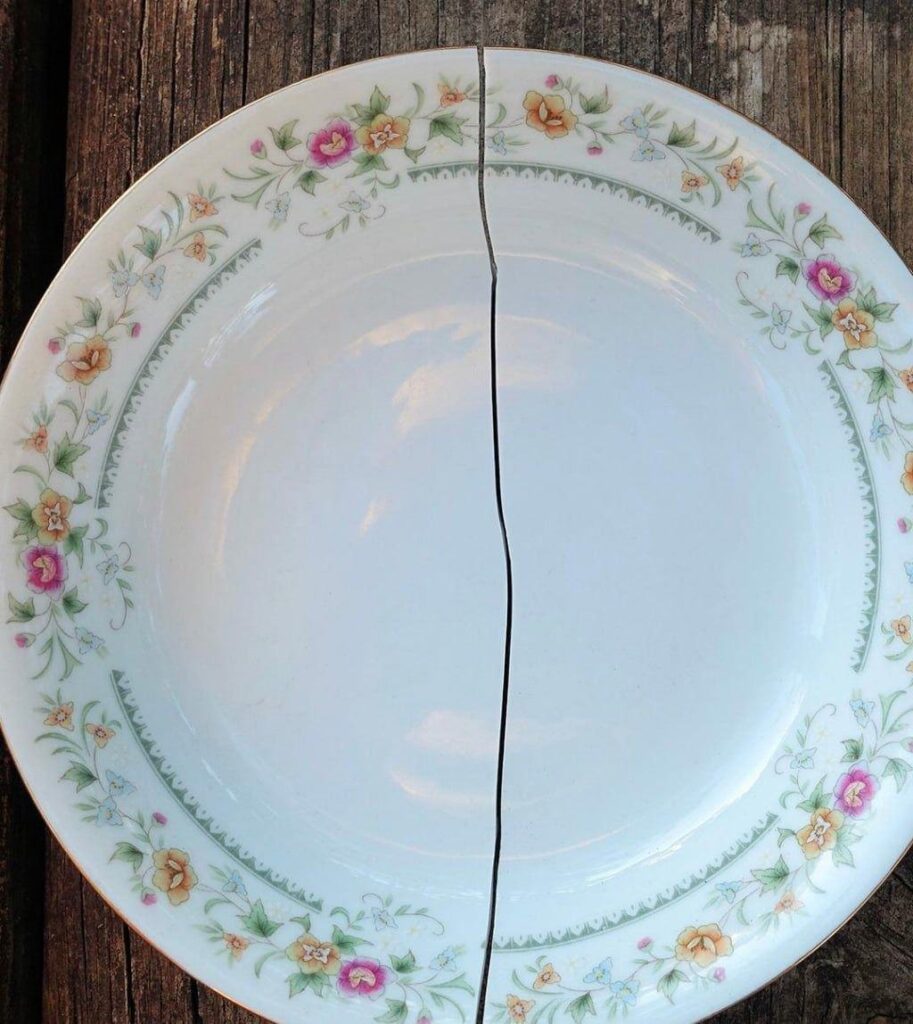 Simple DIY Ideas to Repurpose Old Plates